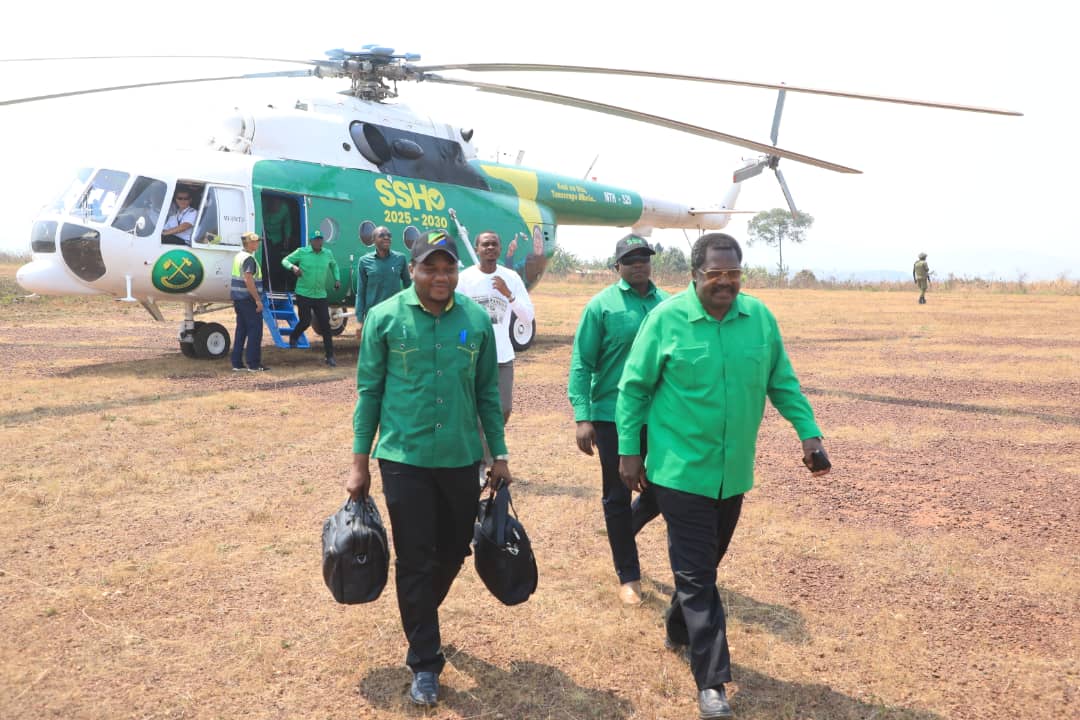 DK. NCHIMBI APAA KWA HELIKOPTA KUSAKA KURA ZA CCM KAGERA - Mzalendo