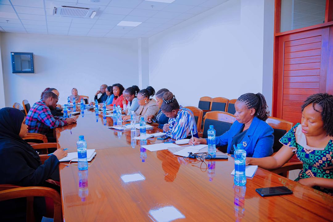 MHANDISI MWAJUMA AWAELEKEZA WATUMISHI WIZARA YA MAJI KUFUATA SHERIA NA ...