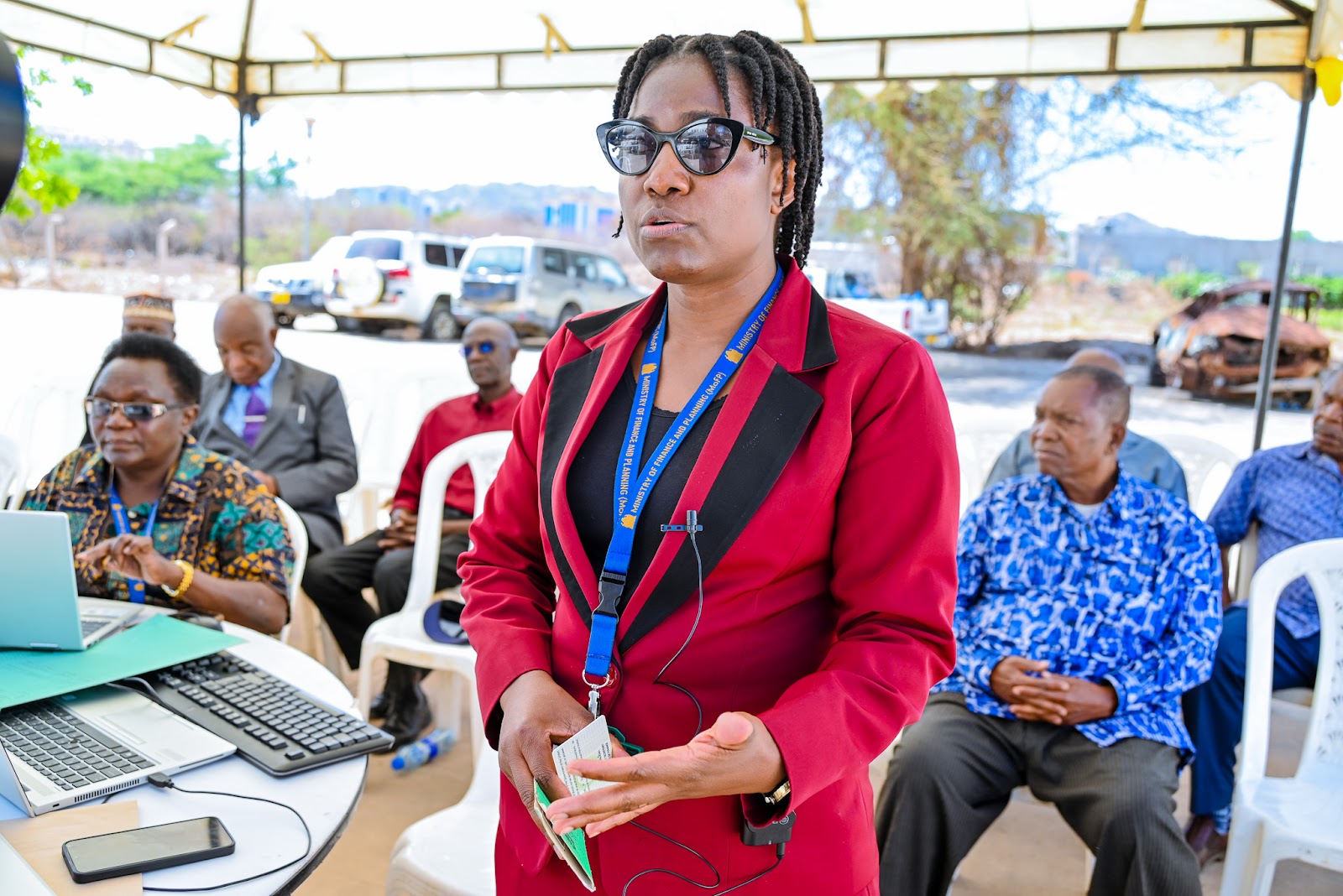 WASTAAFU DODOMA MJINI WANAOLIPWA NA HAZINA WAANZA KUPEWA VITAMBULISHO ...
