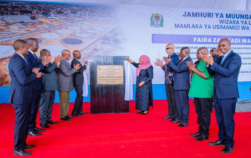RAIS SAMIA AWEKA JIWE LA MSINGI MRADI WA MATANKI YA KUPOKEA MAFUTA ...